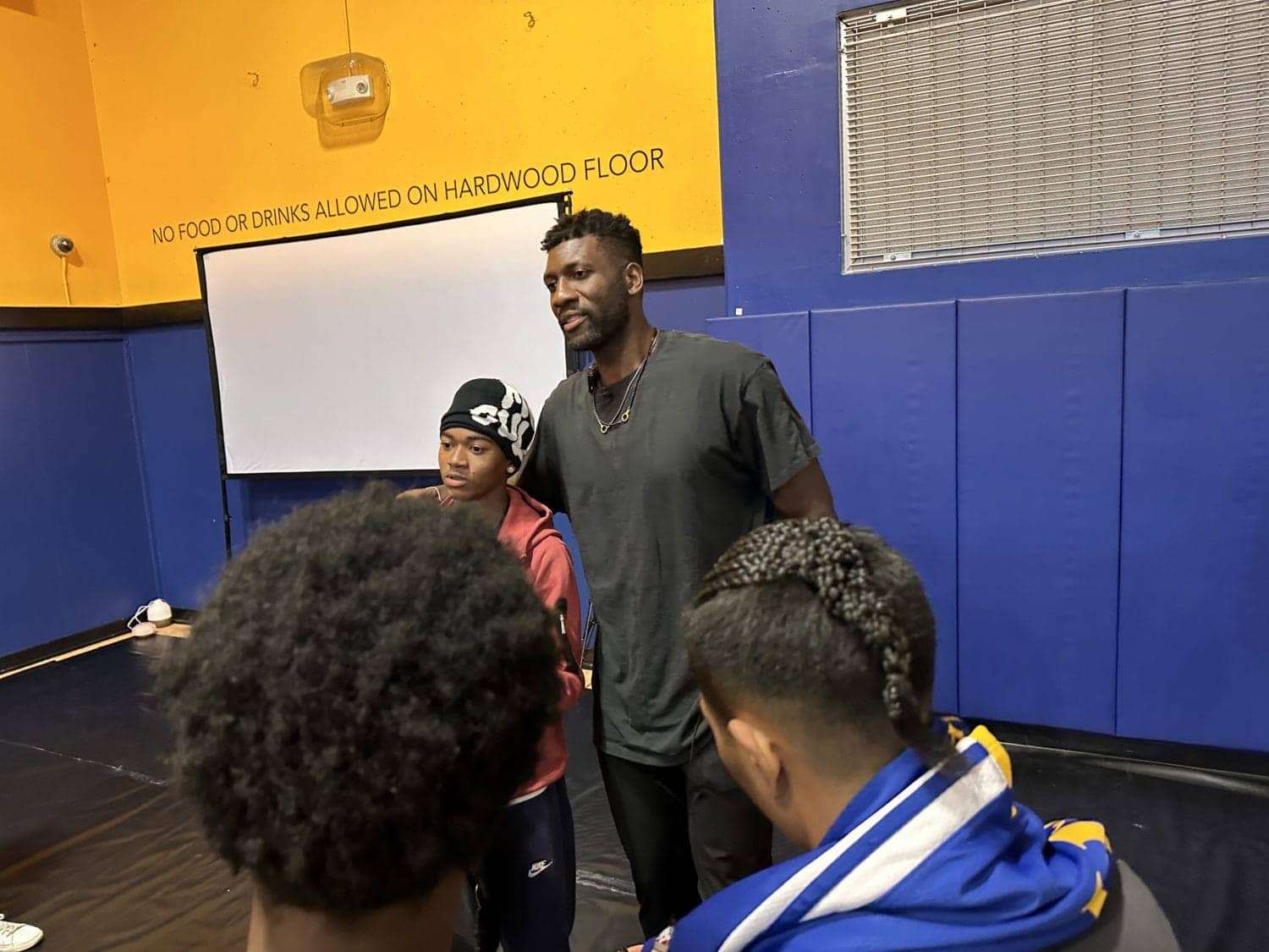 Golden State Warriors, former NBA player host free holiday event at ...
